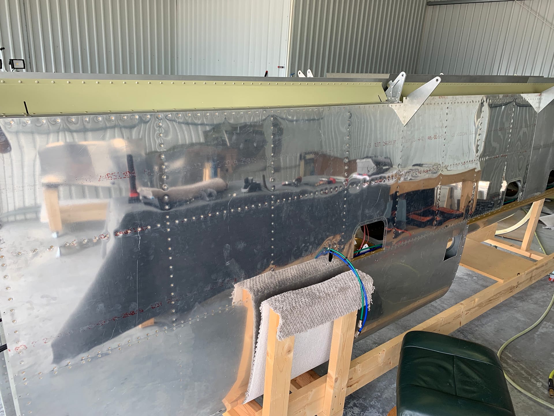 Left wing skin riveting - ouRV-10